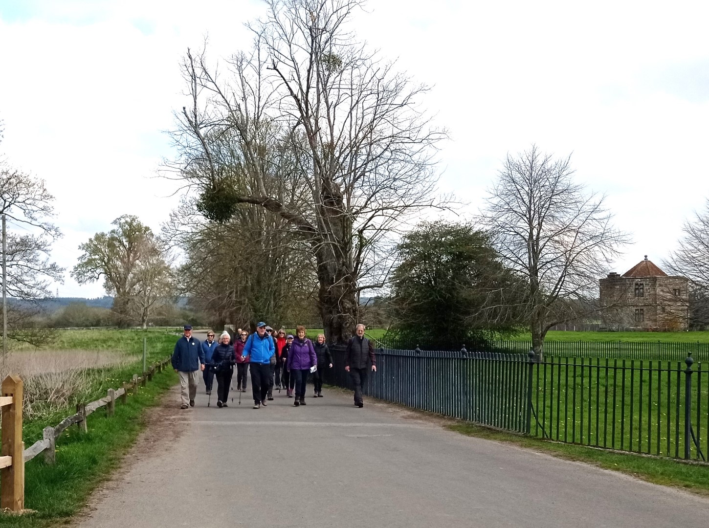 Midhurst walk on 19th April 2023 | Midhurst Footpath Companions